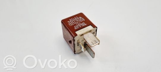 9098702016 Toyota Avensis T250 Boîte à fusibles, 15,00 € | OVOKO