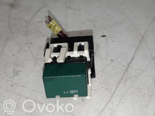 0025420319 Mercedes-Benz C W203 Autres relais, 7,00 € | OVOKO