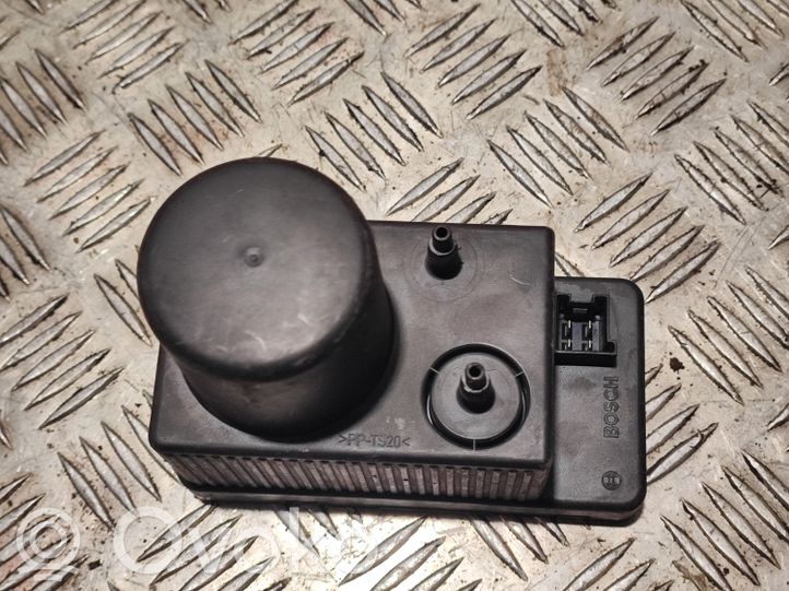 2038000048 Mercedes-Benz C W205 Central locking vacuum pump, 15.00 € | RRR