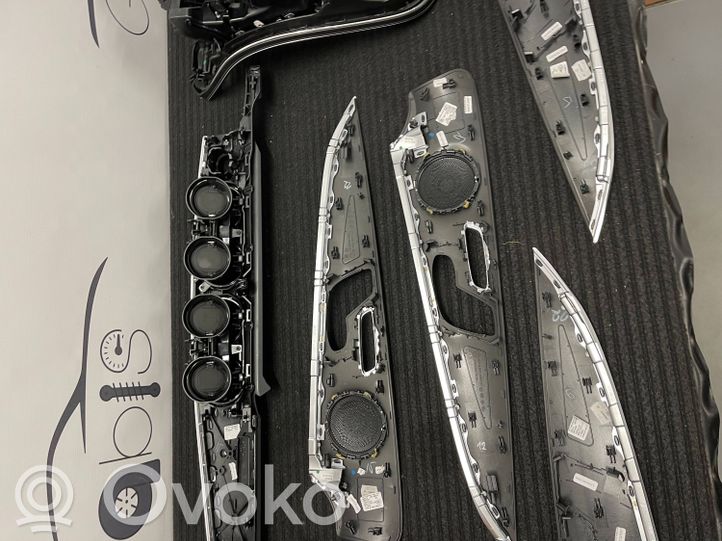 A2136800401 Mercedes-Benz E W213 Türverkleidung komplett, 399.60 € | RRR