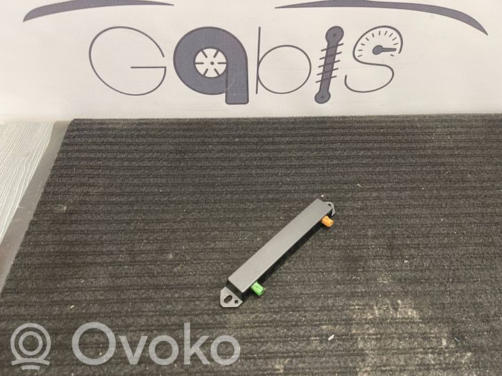 68306857AA Dodge RAM Antenna control unit, 20.00 € | RRR