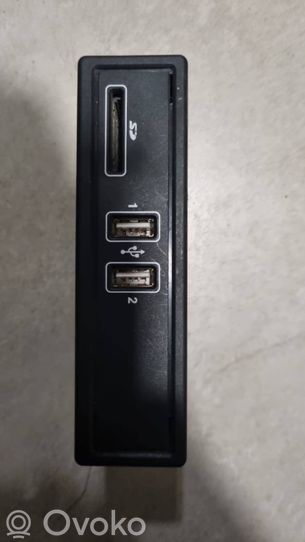 A2478204002 Mercedes-Benz CLK C207 A207 Connecteur/prise USB, 16.47 ...