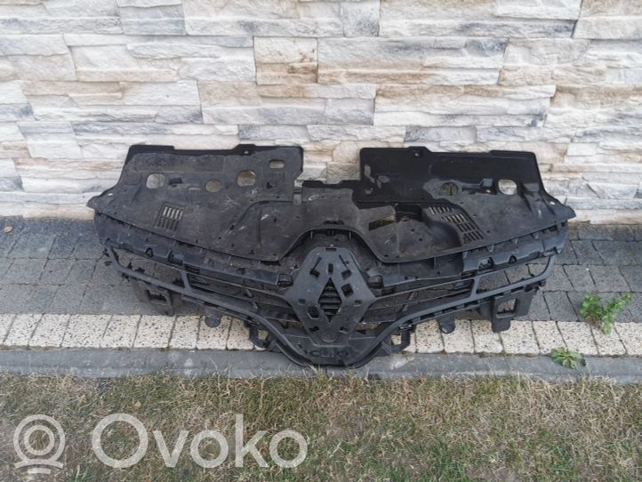 622563184R Renault Clio IV Front bumper upper radiator grill, 25.88 € | RRR