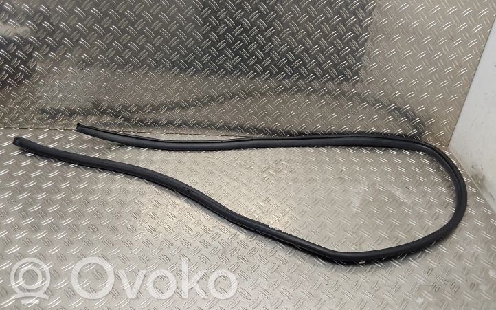 Toyota Yaris Rear door rubber seal (on body), 22.00 € | RRR