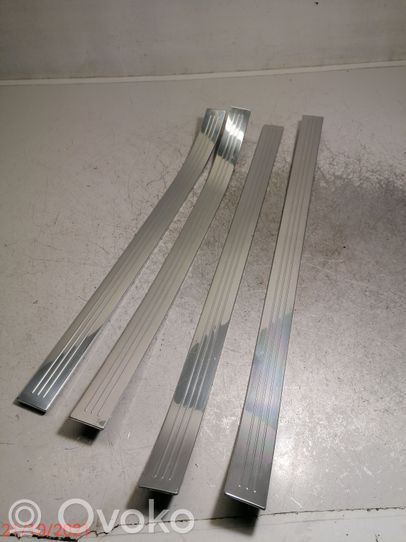 A2216802035 Mercedes-Benz S W221 Side skirt front trim, 35.00 € | RRR