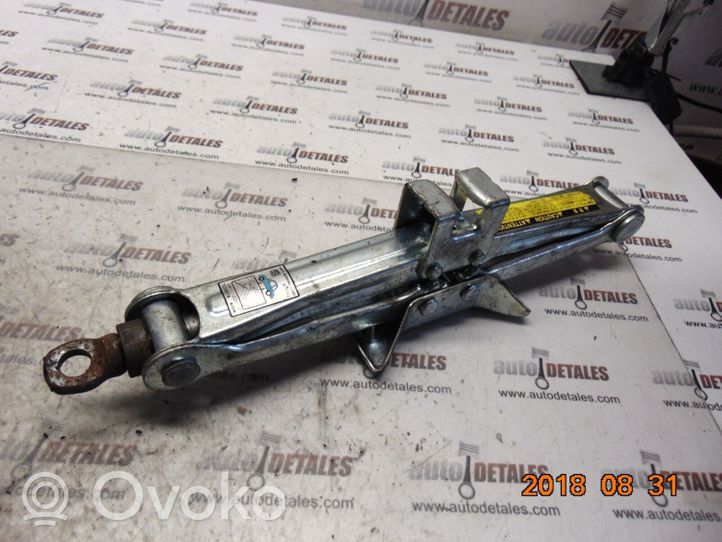 ADT27331 Toyota Corolla Verso E121 Cric de levage 0911120110 - Pièce auto d'occasion en ligne à ...