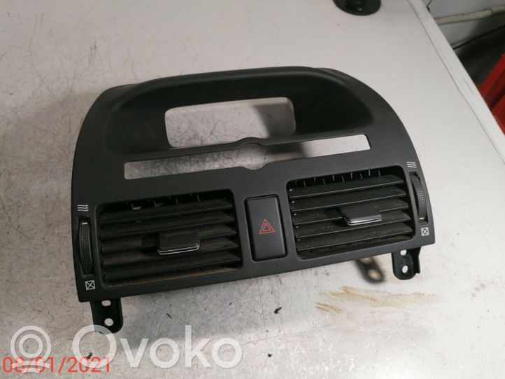 Toyota Avensis T250 Dash center air vent grill, 22.00 € | RRR