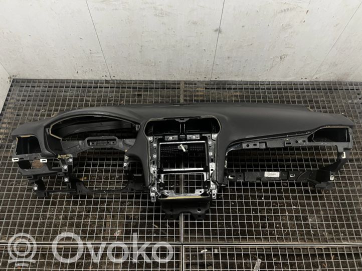 DS73F04290A Ford Fusion Dashboard, 250.00 € | RRR