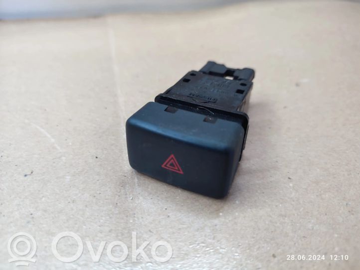 06016 Nissan Navara D22 Hazard light switch, 5.00 € | RRR