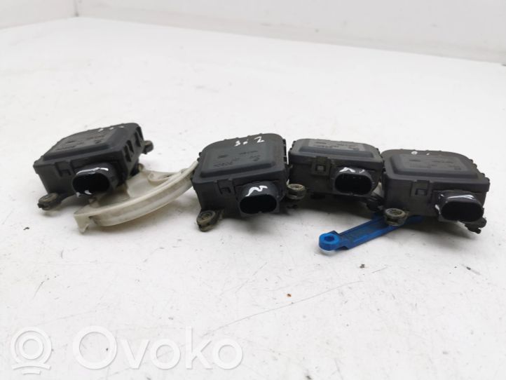 8D1820511B Volkswagen PASSAT B5.5 Air flap motor/actuator, 60.00 € | RRR