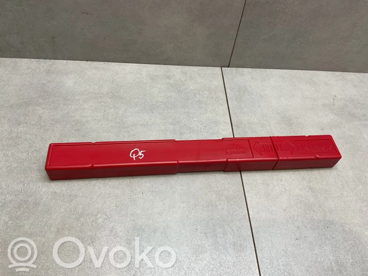 8K0860251 Audi Q5 SQ5 Emergency warning sign, 4.00 € | RRR
