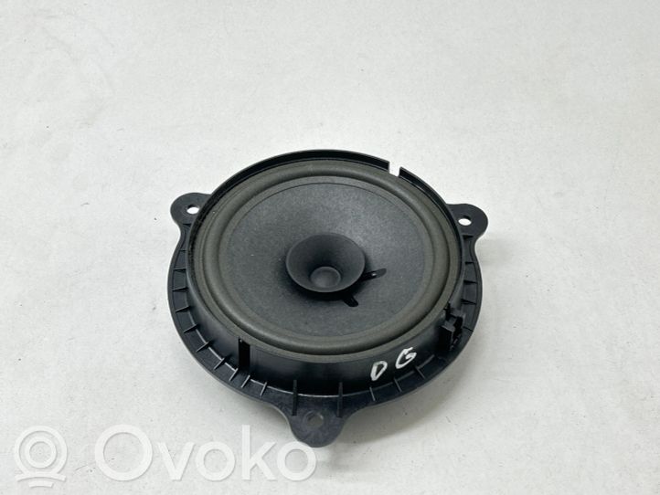 28156BR00A Nissan Navara D23 Enceinte de porte arrière, 8.00 € | OVOKO