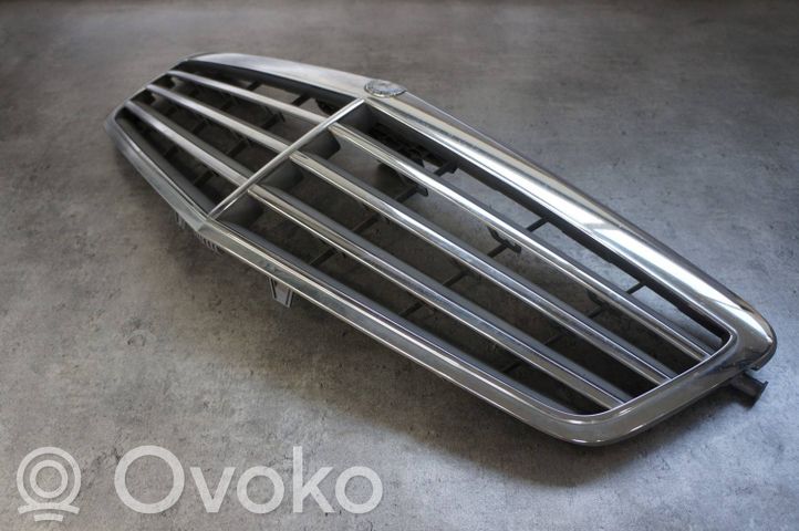 A2128800183 Mercedes-Benz E W212 Front bumper upper radiator grill, 63. ...