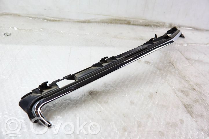 a2078880560 Mercedes-Benz E A207 Front bumper upper radiator grill, 70. ...