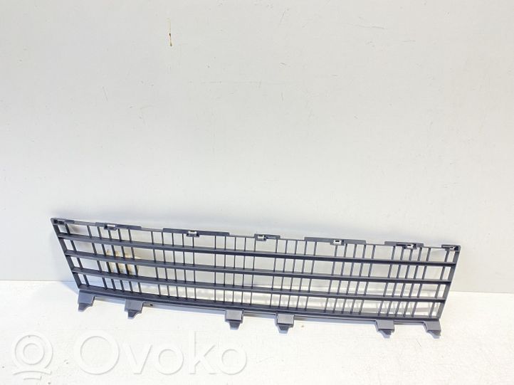 7701072018 Renault Clio III Front bumper lower grill, 19.95 € | RRR