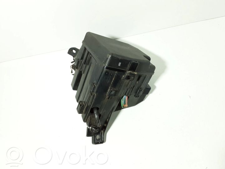 8266252301 Toyota Yaris Boîte à fusibles, 15.00 € | OVOKO