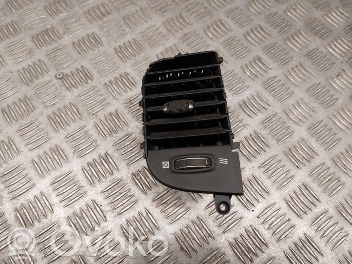 5MK67DX9AA Dodge RAM Dash center air vent grill, 36.00 € | RRR