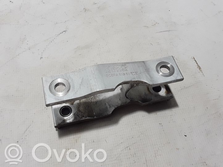 32139982 Volvo XC90 Support, suspension du moteur, 30.00 € | OVOKO