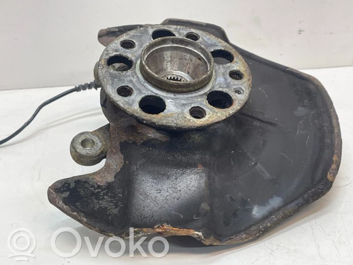 Mercedes-Benz B W245 Front wheel hub, 30.00 € | RRR