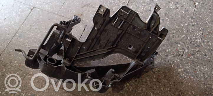 8K0805608A Audi A4 S4 B8 8K Headlight/headlamp mounting bracket, 35.00 ...