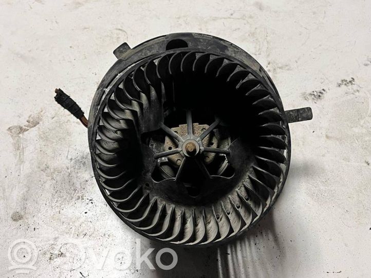 1K1820015 Volkswagen Touran I Heater fan/blower, 22.00 € | RRR