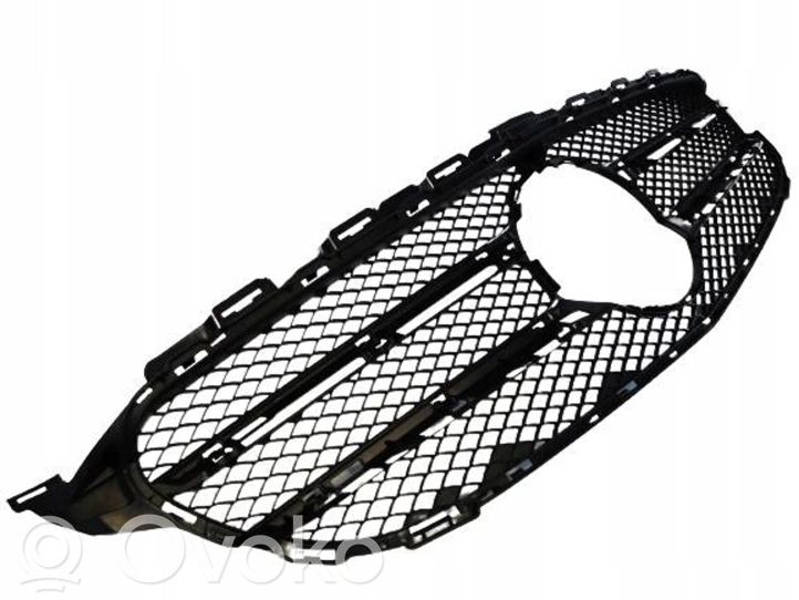 A2058880023 Mercedes-Benz C W205 Front bumper upper radiator grill, 93. ...