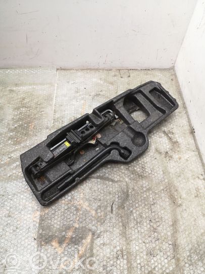 31381637 Volvo S60 Cric de levage, 115.00 € | OVOKO