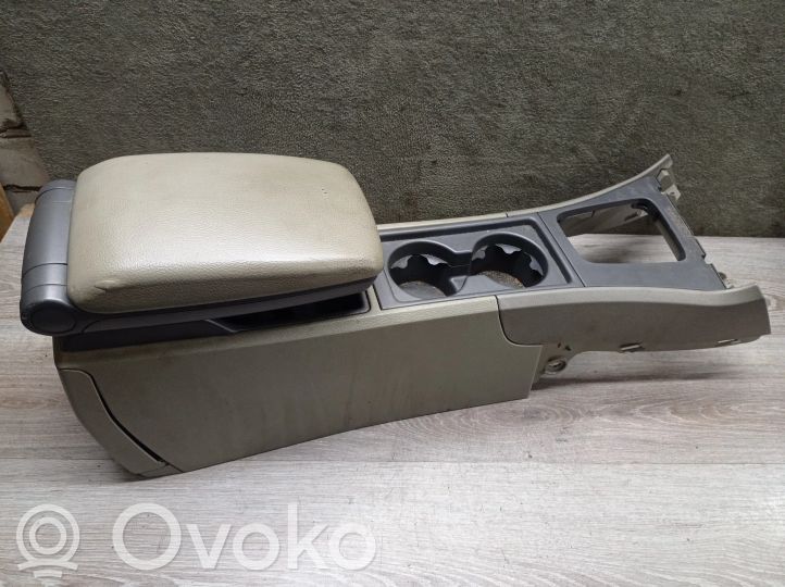 9204665 Volvo V70 Center console, 33.00 € | RRR