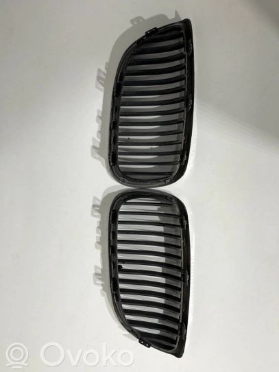 7294485 BMW X5 F15 Etupuskurin ylempi jäähdytinsäleikkö, 45.00 € | OVOKO