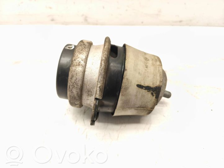 7L8199131A Audi Q7 4L Engine mount bracket, 12.00 € | RRR