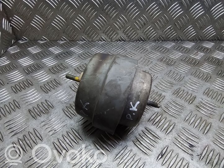 8E0199382L Audi A4 S4 B7 8E 8H Engine mount bracket, 10.00 € | RRR