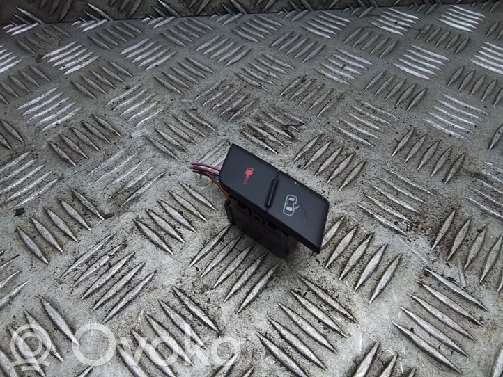 8E1962107 Audi A4 S4 B7 8E 8H Centrinio užrakto jungtukas, 3.50 € | RRR