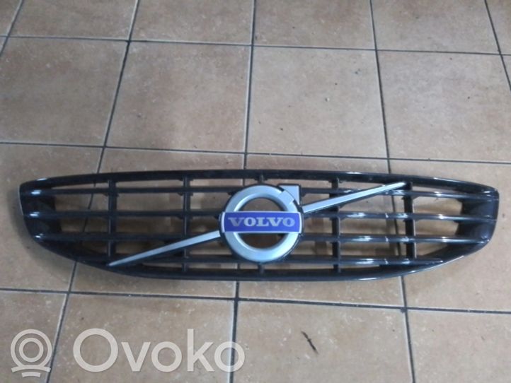 31425886 Volvo V60 Front bumper upper radiator grill, 295.00 € | RRR