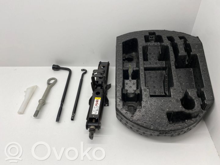 Jeep Grand Cherokee Tool set, 70.00 € | RRR