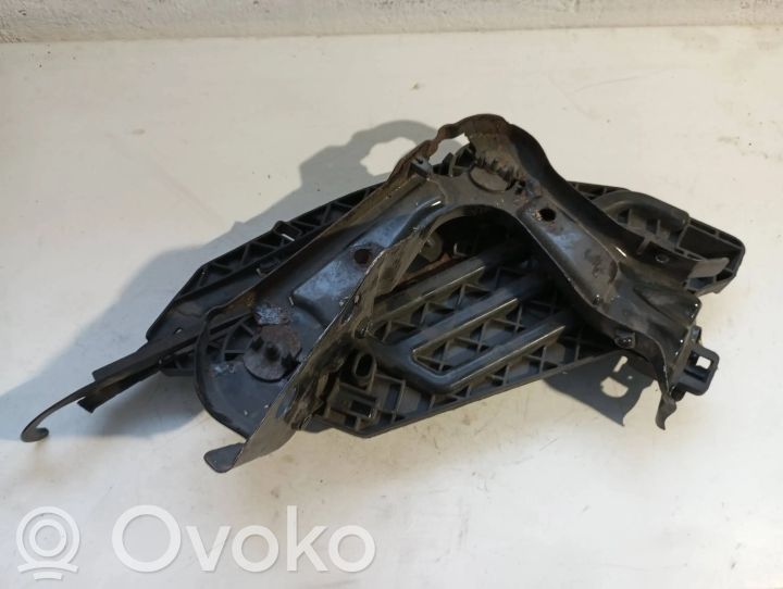 17035201 Skoda Octavia Mk2 (1Z) Headlight/headlamp mounting bracket, 25.00 € | RRR