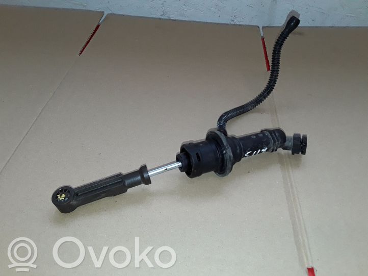 306104118R Dacia Dokker Clutch master cylinder, 9.00 € | RRR