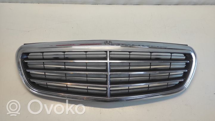 A2138808602 Mercedes-Benz E W213 Front bumper upper radiator grill, 80. ...