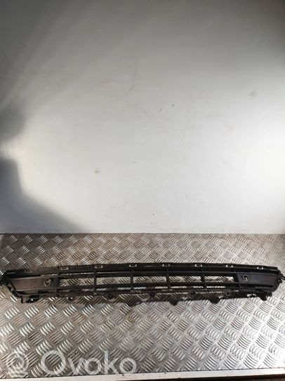31449342 Volvo XC40 Front bumper lower grill, 45.00 € | RRR