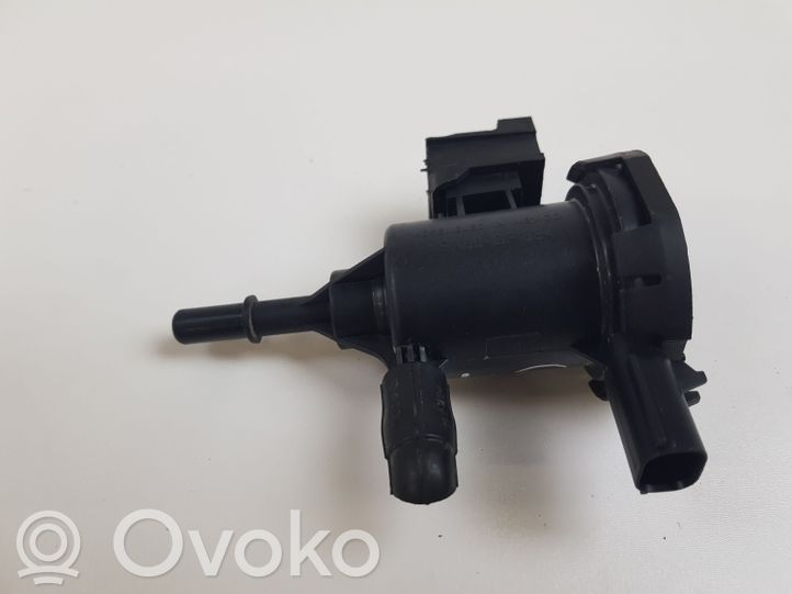 A0004760600 Mercedes-Benz GLA W156 Fuel tank valve, 28.99 € | RRR