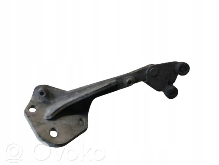 Iveco Daily 3rd gen Sliding door lower roller guide/hinge, 13.21 € | RRR