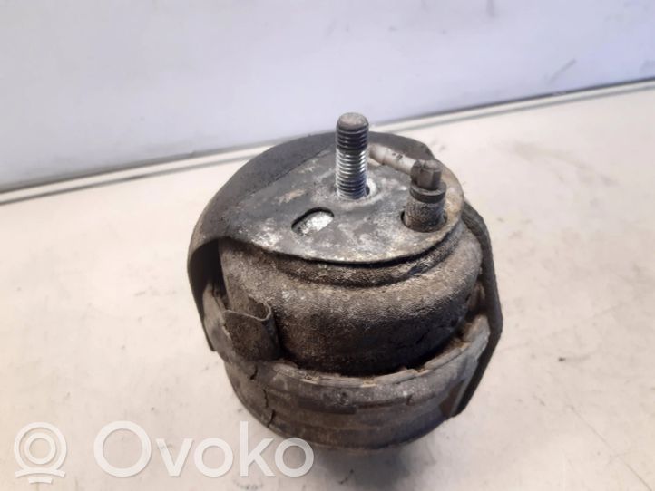 Volvo V70 Engine mount bracket, 15.00 € | RRR