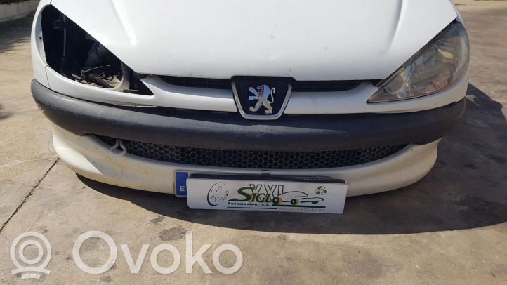 Peugeot 206+ Front bumper, 52.27 € | RRR