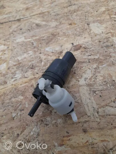 7388349 BMW i3 Windscreen/windshield washer pump, 4.90 € | RRR