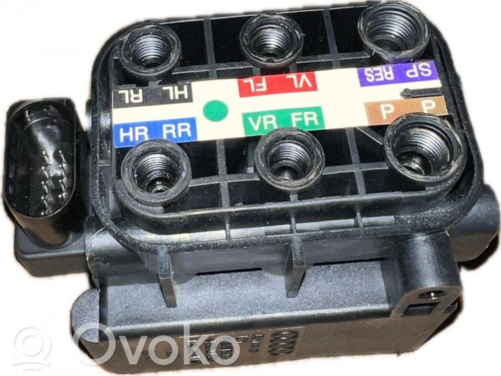 4H0616013 Audi A6 S6 C7 4G Air suspension valve block, 55.63 € | RRR