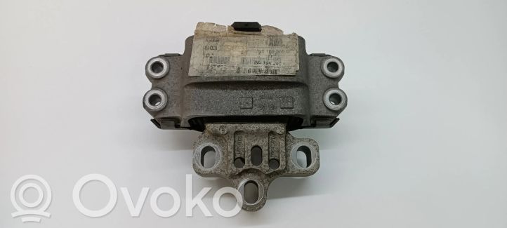 7N0199555C Seat Alhambra (Mk2) Engine mount bracket, 42.00 € | RRR