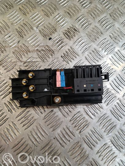 A2115452301 Mercedes-Benz E W211 Positive wiring loom, 3.00 € | RRR