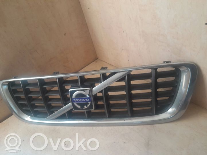 31255500 Volvo V70 Front bumper upper radiator grill, 120.00 € | RRR