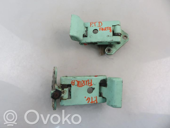 Iveco Daily 3rd gen Rear door hinge set, 78.78 € | RRR