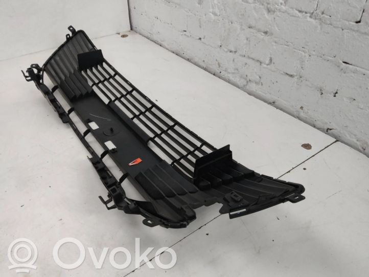 5311202B50 Toyota Corolla E160 E170 Front bumper lower grill, 55.00 € | RRR