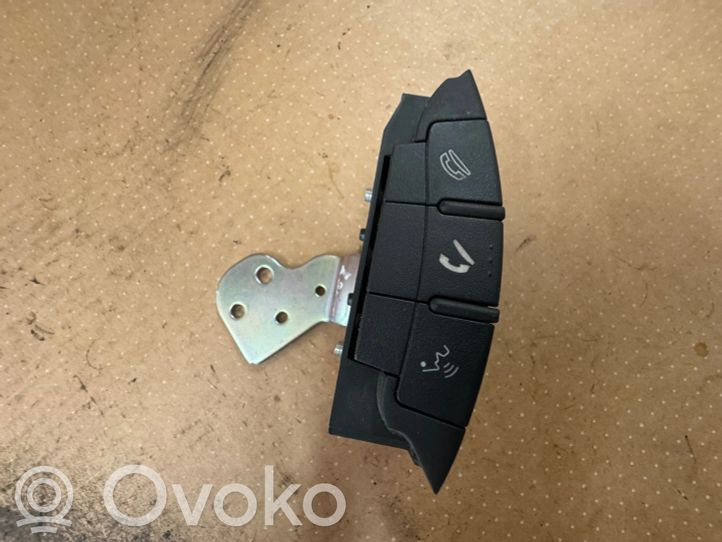 75B474 Mitsubishi Outlander Steering wheel buttons/switches, 10.00 € | RRR
